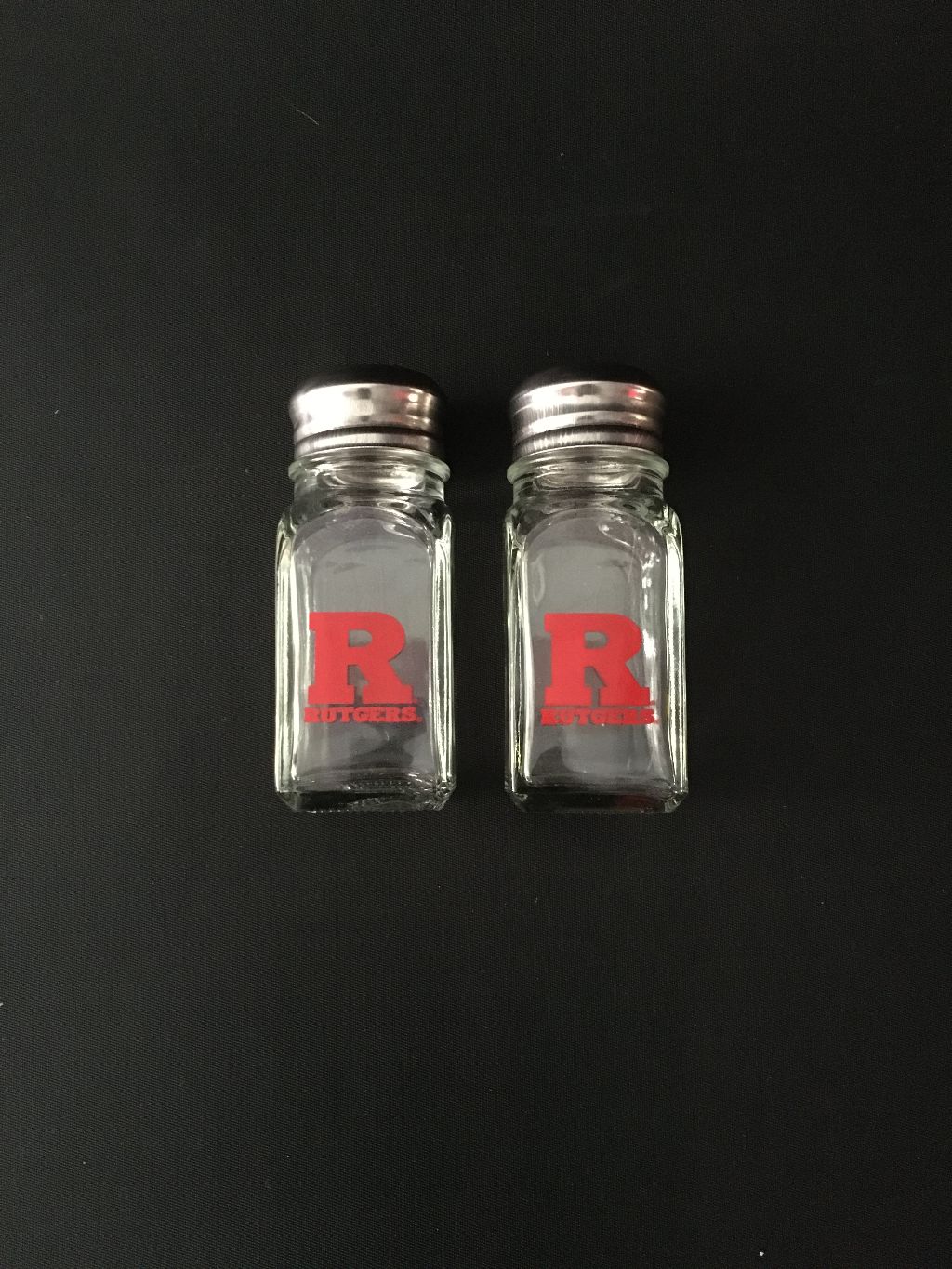 Rutgers Salt and Pepper Shakers Glass - Scarlet Fever Rutgers Gear